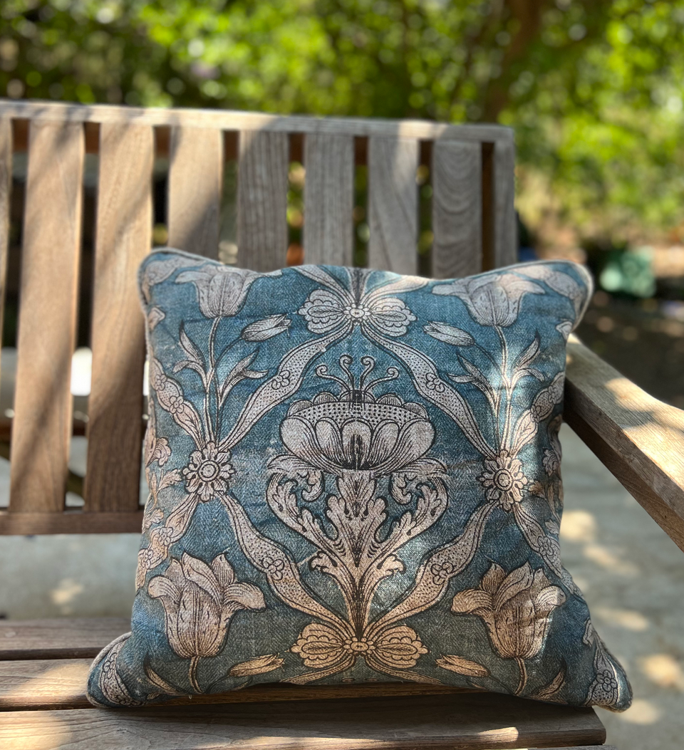 Tulip-Cube Cushion – Beija Flor World